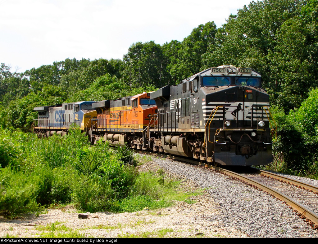 NS 7501, BNSF 7327, CSX 260